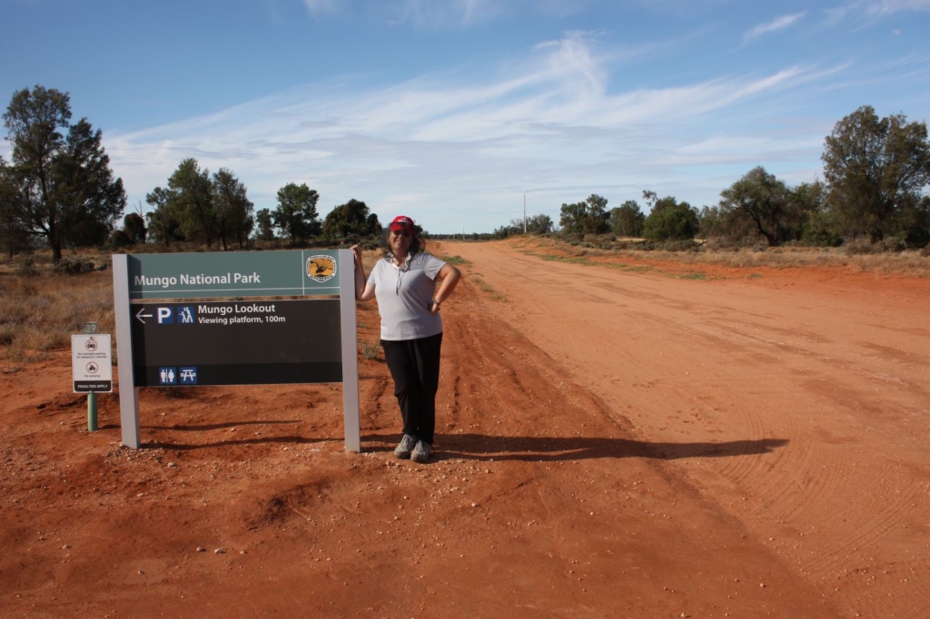 Day 11-13 Mungo National Park | Rob & Jo Seeing The World
